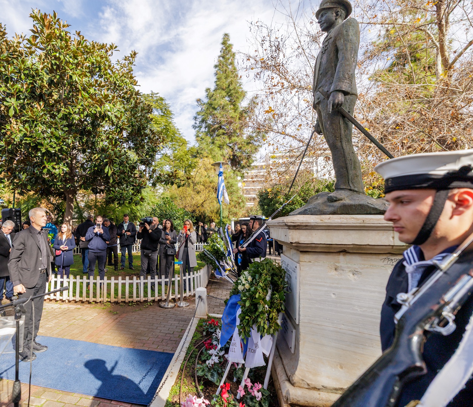 Ο Δήμος Πειραιά τίμησε τη μνήμη του Πειραιώτη ήρωα των Ιμίων Παναγιώτη ...